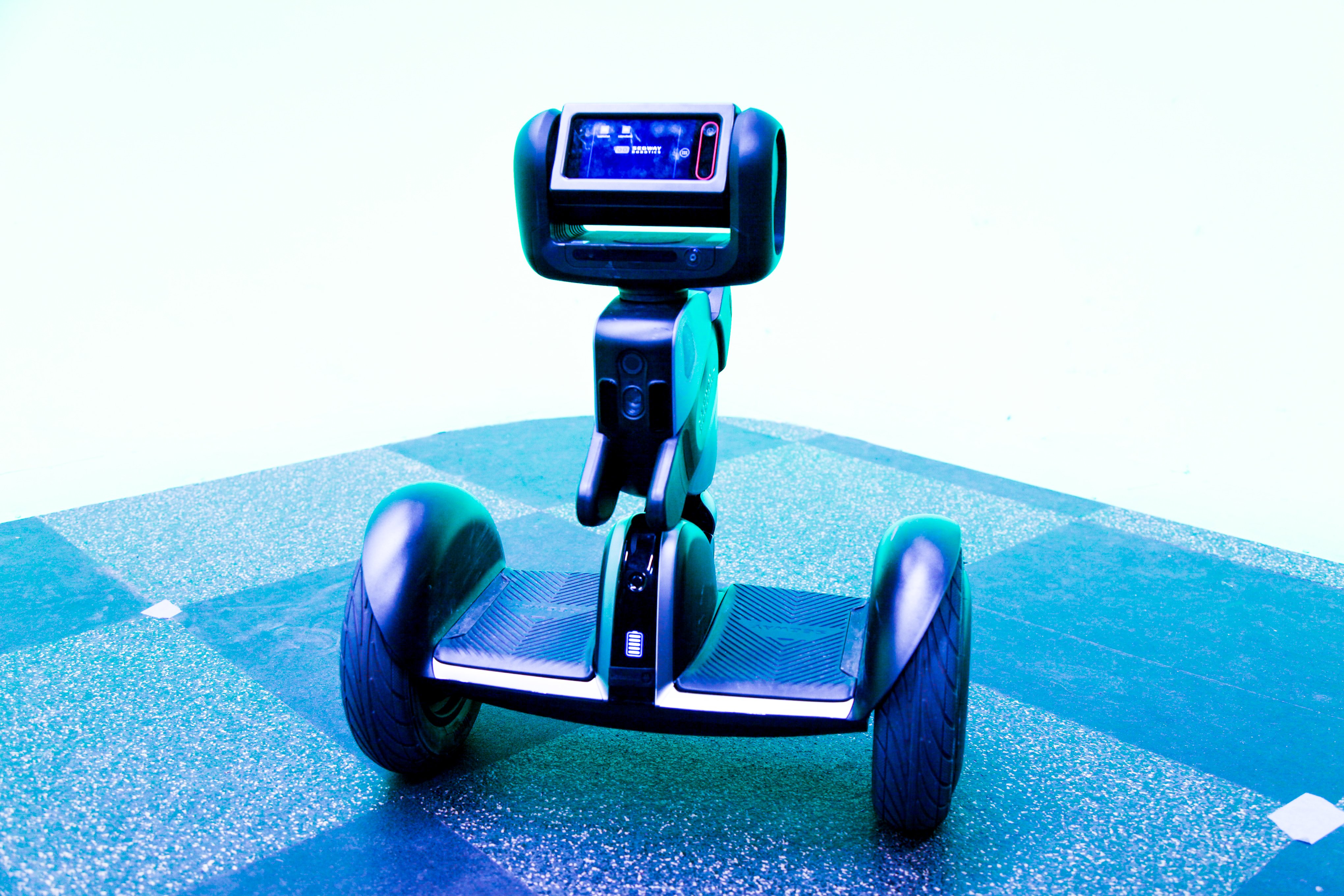 The LOOMO Project, a UAT Transport Robot Internship